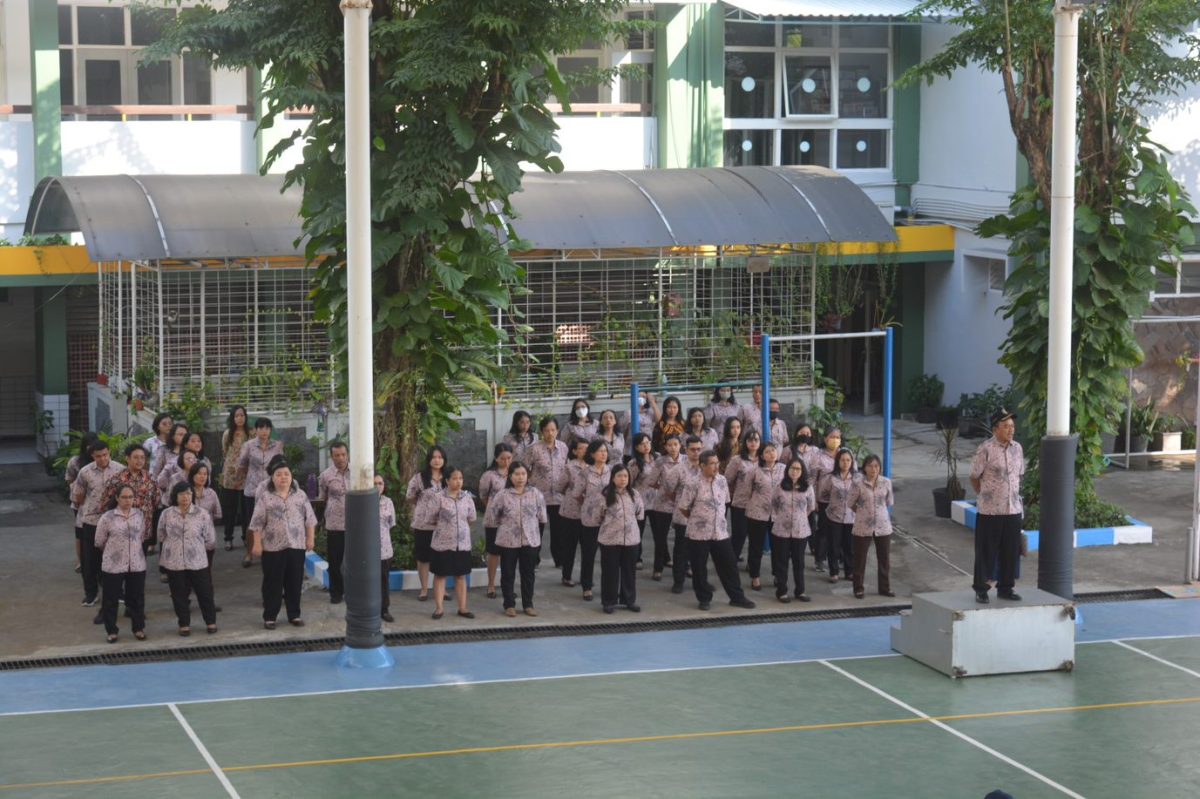 Masa Pengenalan Lingkungan Sekolah di SMP Kr. Petra 3: Memperkenalkan ...